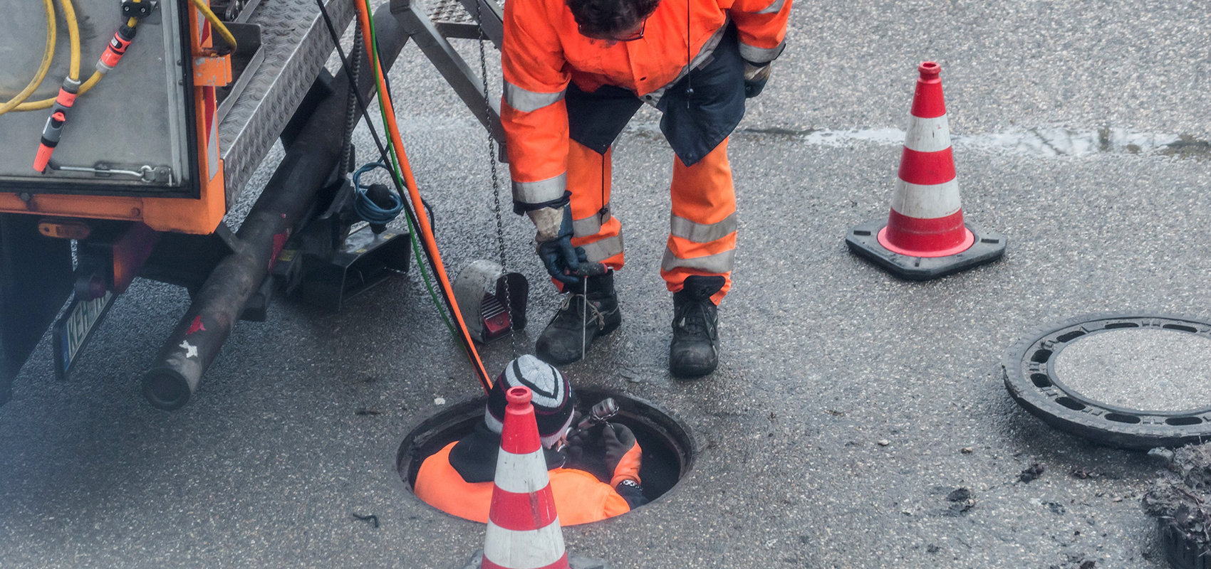 Arbeiten in engen Räumen, Versorgungsschächten und Kanälen ...